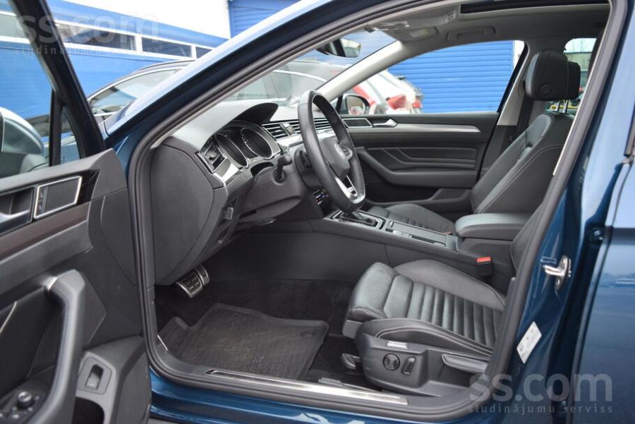 Blue Volkswagen Passat Alltrack 2021 in Riga, with an engine capacity of 2.00 L and mileage of 45 thousand km for 27600 €, photo 4 on AUTOMOTO.COM.LV