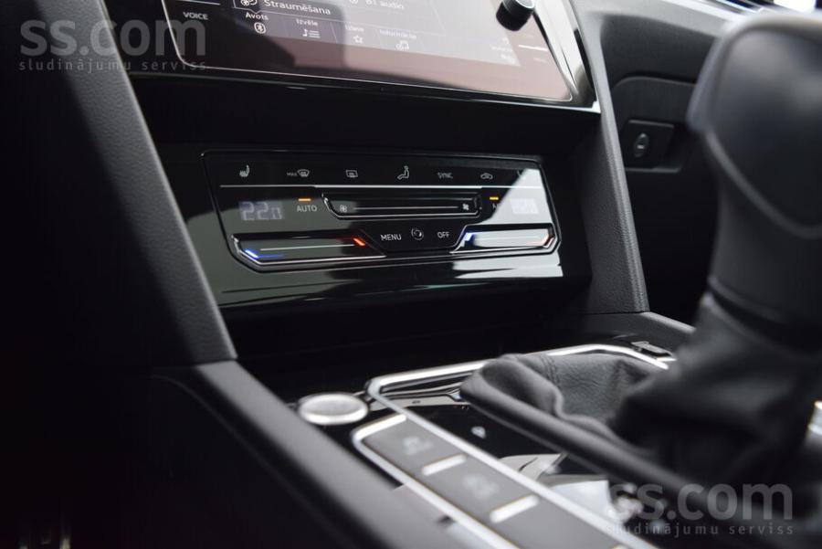 Blue Volkswagen Passat Alltrack 2021 in Riga, with an engine capacity of 2.00 L and mileage of 45 thousand km for 27600 €, photo 7 on AUTOMOTO.COM.LV