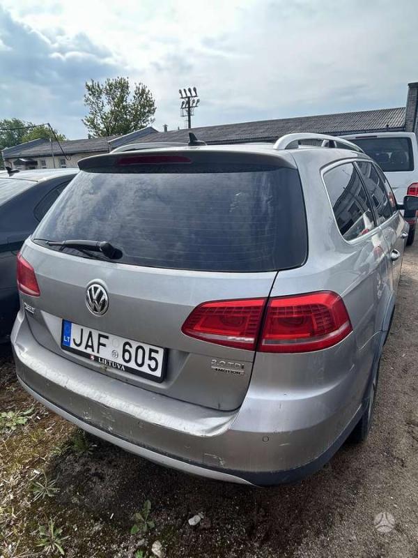 Brūns Volkswagen Passat Alltrack 2012 Viļņa, ar dzinēja tilpumu 1.97 L un nobraukumu 330 tūkst. km par 4500 €, foto 2 vietnē AUTOMOTO.COM.LV