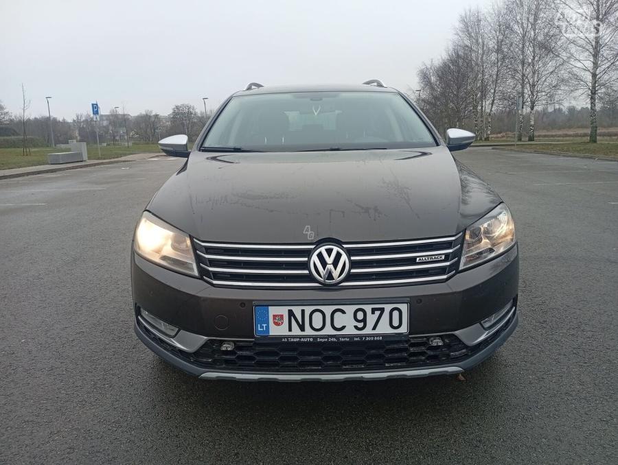 Brown Volkswagen Passat Alltrack 2013 in Vilnius, with an engine capacity of 2.00 L and mileage of 316 thousand km for 6950 €, photo 2 on AUTOMOTO.COM.LV