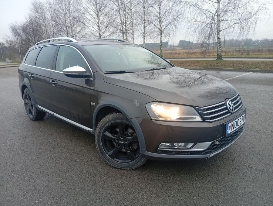 Brown Volkswagen Passat Alltrack 2013 in Vilnius, with an engine capacity of 2.00 L and mileage of 316 thousand km for 6950 €, photo 3 on AUTOMOTO.COM.LV