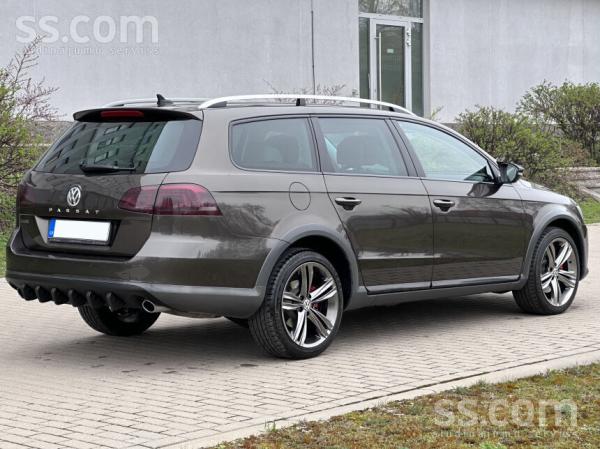 Brown Volkswagen Passat Alltrack 2013 in Riga, with an engine capacity of 2.00 L and mileage of 230 thousand km for 9990 €, photo 2 on AUTOMOTO.COM.LV