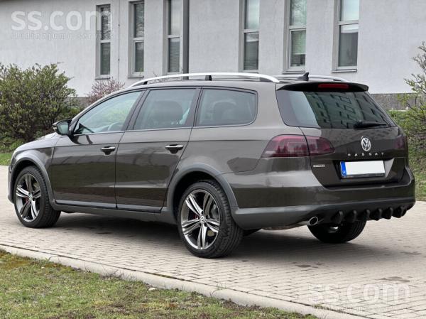 Brown Volkswagen Passat Alltrack 2013 in Riga, with an engine capacity of 2.00 L and mileage of 230 thousand km for 9990 €, photo 3 on AUTOMOTO.COM.LV