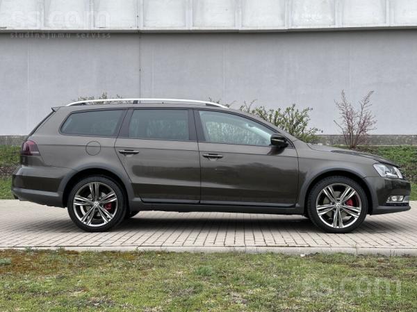 Brown Volkswagen Passat Alltrack 2013 in Riga, with an engine capacity of 2.00 L and mileage of 230 thousand km for 9990 €, photo 5 on AUTOMOTO.COM.LV
