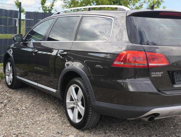 Brūns Volkswagen Passat Alltrack 2013 Vilkaviškis, ar dzinēja tilpumu 1.97 L un nobraukumu 290 tūkst. km par 8200 €, foto 5 vietnē AUTOMOTO.COM.LV