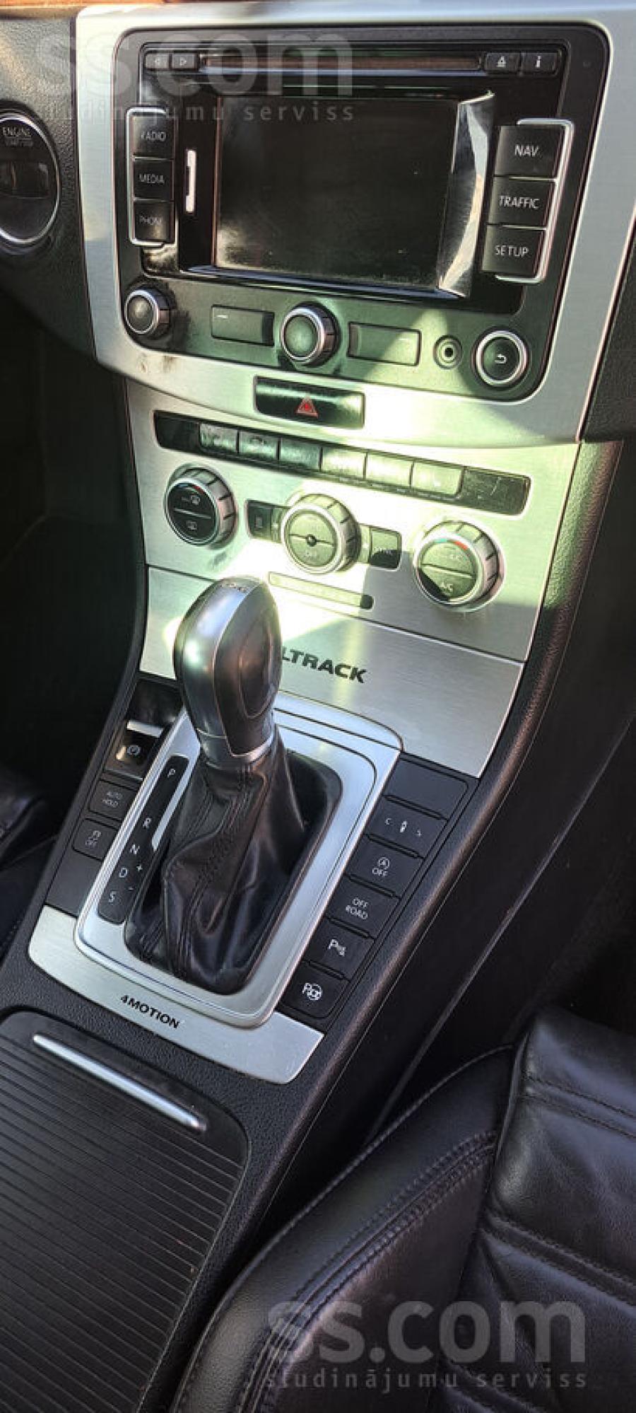 Brūns Volkswagen Passat Alltrack 2013 Rīga, ar dzinēja tilpumu 2.00 L un nobraukumu 338 tūkst. km par 8000 €, foto 10 vietnē AUTOMOTO.COM.LV