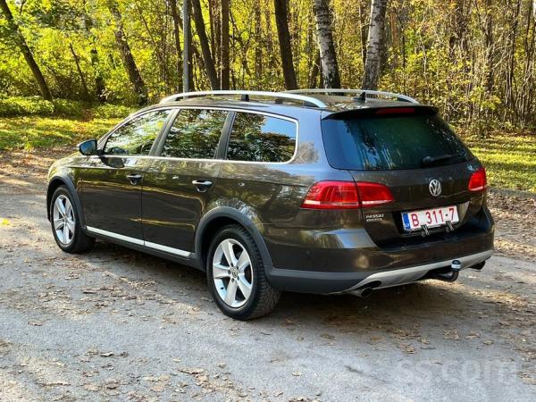 Brown Volkswagen Passat Alltrack 2013 in Riga, with an engine capacity of 2.00 L and mileage of 0 thousand km for 5999 €, photo 4 on AUTOMOTO.COM.LV