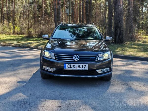 Brown Volkswagen Passat Alltrack 2014 in Riga, with an engine capacity of 2.00 L and mileage of 249 thousand km for 9690 €, photo 3 on AUTOMOTO.COM.LV