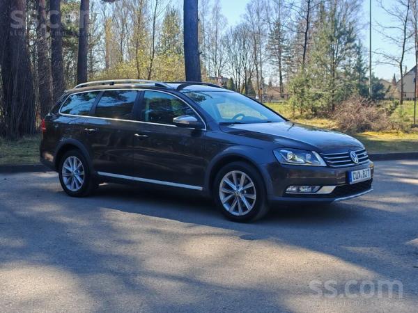 Brown Volkswagen Passat Alltrack 2014 in Riga, with an engine capacity of 2.00 L and mileage of 249 thousand km for 9690 €, photo 5 on AUTOMOTO.COM.LV