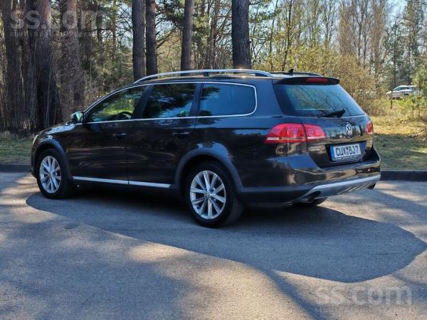 Brown Volkswagen Passat Alltrack 2014 in Riga, with an engine capacity of 2.00 L and mileage of 249 thousand km for 9690 €, photo 6 on AUTOMOTO.COM.LV