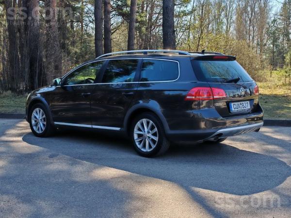 Brown Volkswagen Passat Alltrack 2014 in Riga, with an engine capacity of 2.00 L and mileage of 249 thousand km for 9690 €, photo 7 on AUTOMOTO.COM.LV