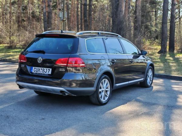 Brown Volkswagen Passat Alltrack 2014 in Riga, with an engine capacity of 2.00 L and mileage of 249 thousand km for 9690 €, photo 9 on AUTOMOTO.COM.LV