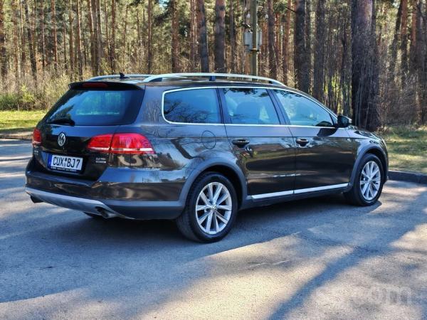 Brown Volkswagen Passat Alltrack 2014 in Riga, with an engine capacity of 2.00 L and mileage of 249 thousand km for 9690 €, photo 10 on AUTOMOTO.COM.LV
