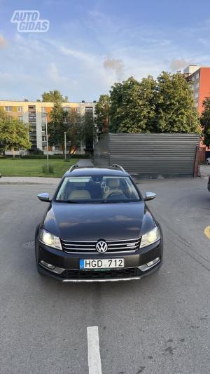 Brown Volkswagen Passat Alltrack 2014 in Klaipeda, with an engine capacity of 2.00 L and mileage of 420 thousand km for 5600 €, photo 3 on AUTOMOTO.COM.LV