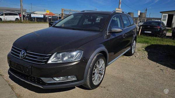 Brown Volkswagen Passat Alltrack 2015 in Vilnius, with an engine capacity of 2.00 L and mileage of 267 thousand km for 8300 €, photo 1 on AUTOMOTO.COM.LV