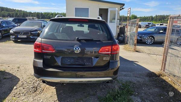 Brown Volkswagen Passat Alltrack 2015 in Vilnius, with an engine capacity of 2.00 L and mileage of 267 thousand km for 8300 €, photo 7 on AUTOMOTO.COM.LV