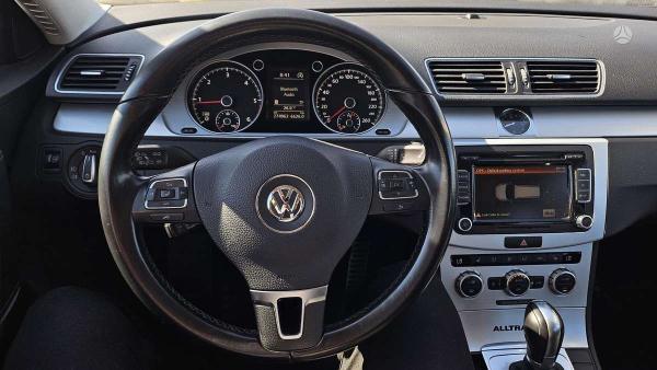 Brown Volkswagen Passat Alltrack 2015 in Vilnius, with an engine capacity of 2.00 L and mileage of 267 thousand km for 8300 €, photo 10 on AUTOMOTO.COM.LV