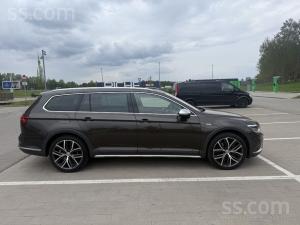 Brūns Volkswagen Passat Alltrack 2016 Rīga, ar dzinēja tilpumu 2.00 L un nobraukumu 300 tūkst. km par 14590 €, foto 5 vietnē AUTOMOTO.COM.LV