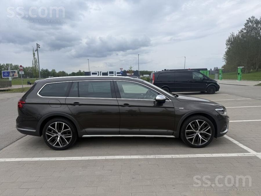 Brūns Volkswagen Passat Alltrack 2016 Rīga, ar dzinēja tilpumu 2.00 L un nobraukumu 300 tūkst. km par 14590 €, foto 5 vietnē AUTOMOTO.COM.LV