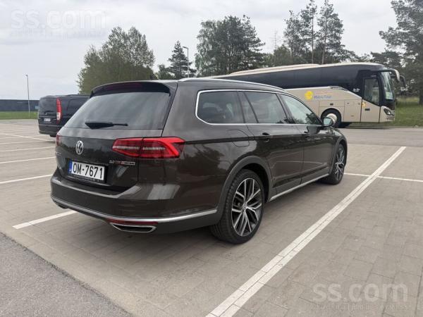 Brown Volkswagen Passat Alltrack 2016 in Riga, with an engine capacity of 2.00 L and mileage of 300 thousand km for 14590 €, photo 5 on AUTOMOTO.COM.LV
