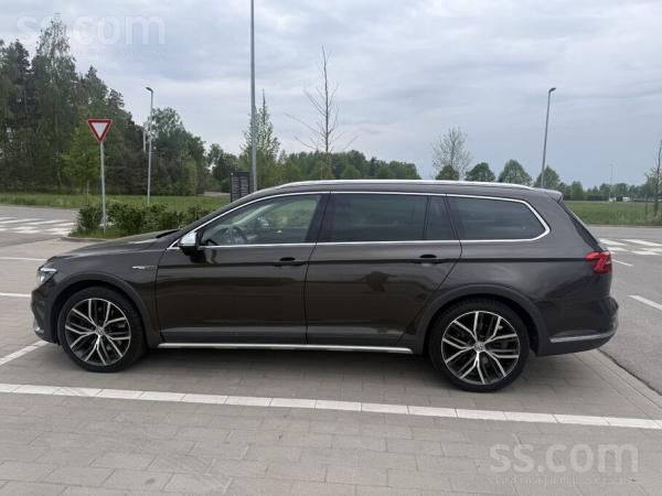Brown Volkswagen Passat Alltrack 2016 in Riga, with an engine capacity of 2.00 L and mileage of 300 thousand km for 14590 €, photo 8 on AUTOMOTO.COM.LV