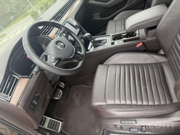Brown Volkswagen Passat Alltrack 2016 in Riga, with an engine capacity of 2.00 L and mileage of 300 thousand km for 14590 €, photo 10 on AUTOMOTO.COM.LV