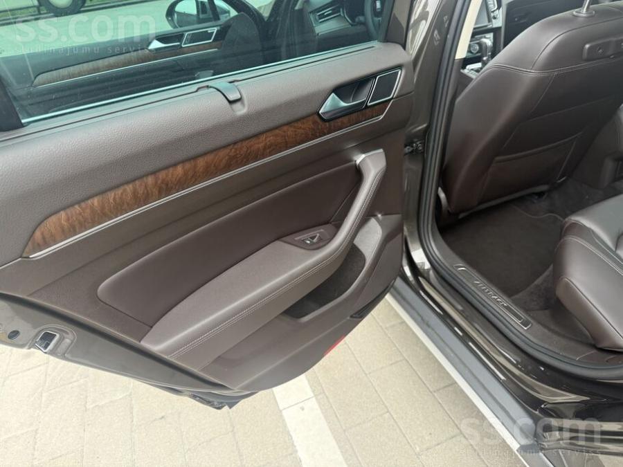 Brūns Volkswagen Passat Alltrack 2016 Rīga, ar dzinēja tilpumu 2.00 L un nobraukumu 300 tūkst. km par 14590 €, foto 13 vietnē AUTOMOTO.COM.LV