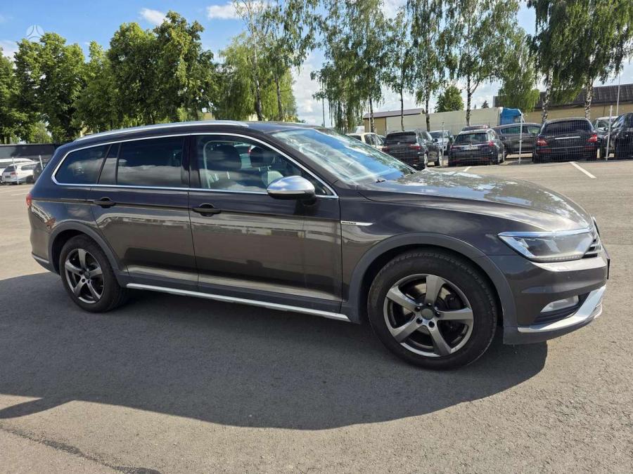 Brown Volkswagen Passat Alltrack 2016 in Marijampole, with an engine capacity of 2.00 L and mileage of 334 thousand km for 8800 €, photo 1 on AUTOMOTO.COM.LV