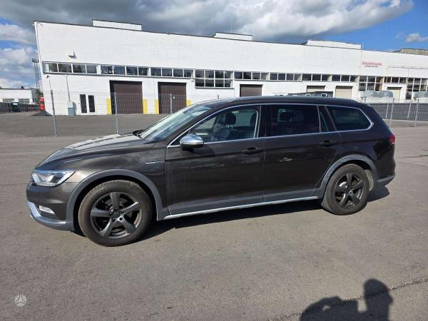 Brūns Volkswagen Passat Alltrack 2016 Marijampole, ar dzinēja tilpumu 2.00 L un nobraukumu 334 tūkst. km par 8800 €, foto 7 vietnē AUTOMOTO.COM.LV