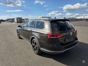 Brown Volkswagen Passat Alltrack 2016 in Marijampole, with an engine capacity of 2.00 L and mileage of 334 thousand km for 8800 €, photo 12 on AUTOMOTO.COM.LV