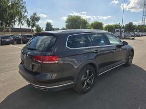 Brown Volkswagen Passat Alltrack 2016 in Marijampole, with an engine capacity of 2.00 L and mileage of 334 thousand km for 8800 €, photo 13 on AUTOMOTO.COM.LV