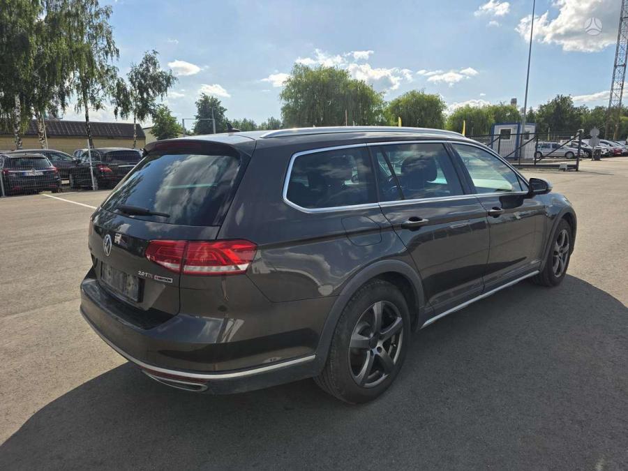 Brown Volkswagen Passat Alltrack 2016 in Marijampole, with an engine capacity of 2.00 L and mileage of 334 thousand km for 8800 €, photo 13 on AUTOMOTO.COM.LV