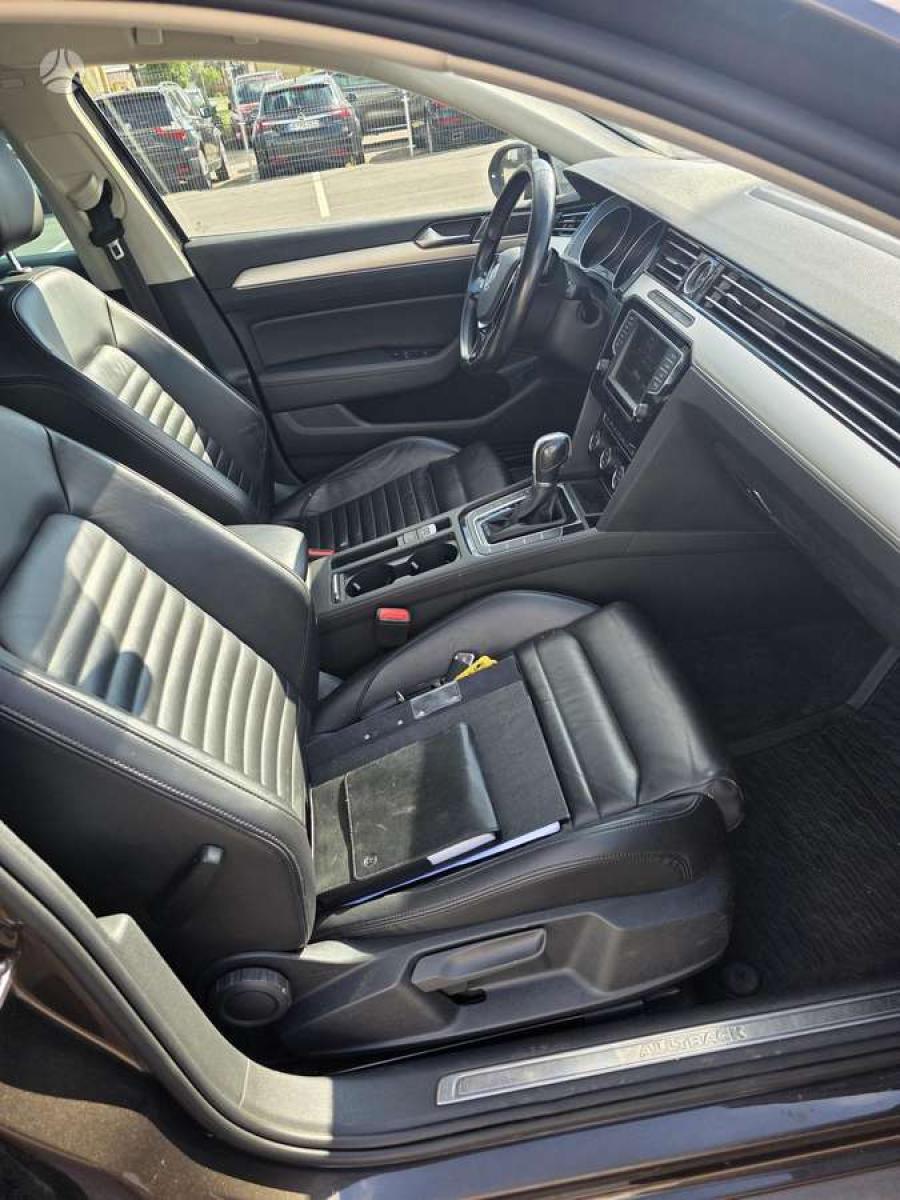 Brown Volkswagen Passat Alltrack 2016 in Marijampole, with an engine capacity of 2.00 L and mileage of 334 thousand km for 8800 €, photo 18 on AUTOMOTO.COM.LV