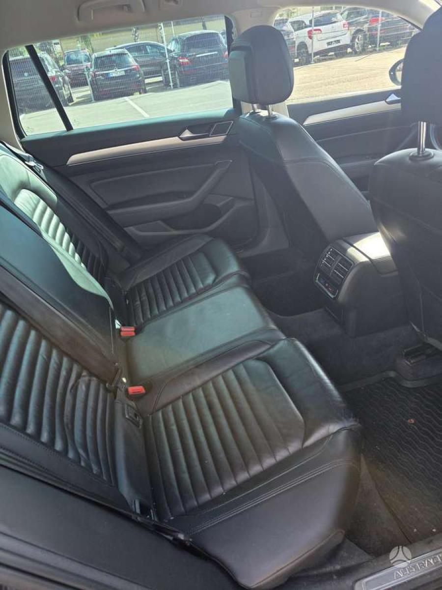 Brown Volkswagen Passat Alltrack 2016 in Marijampole, with an engine capacity of 2.00 L and mileage of 334 thousand km for 8800 €, photo 19 on AUTOMOTO.COM.LV