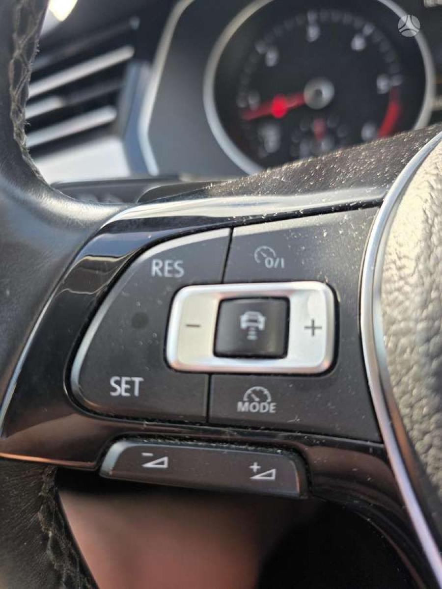 Brown Volkswagen Passat Alltrack 2016 in Marijampole, with an engine capacity of 2.00 L and mileage of 334 thousand km for 8800 €, photo 25 on AUTOMOTO.COM.LV