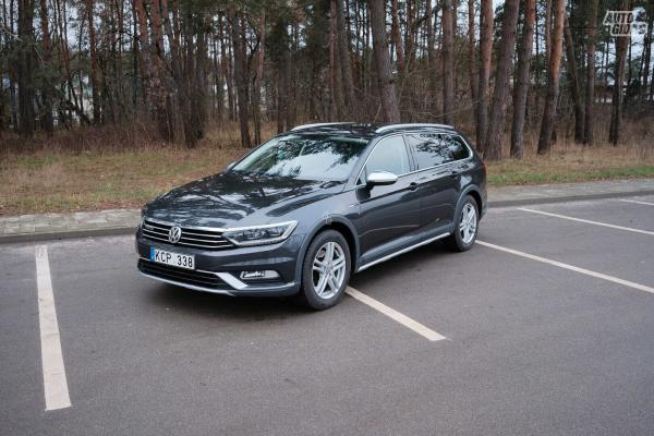 Brown Volkswagen Passat Alltrack 2017 in Kaunas, with an engine capacity of 2.00 L and mileage of 132 thousand km for 16600 €, photo 1 on AUTOMOTO.COM.LV