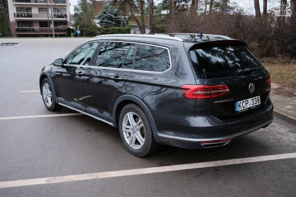 Brown Volkswagen Passat Alltrack 2017 in Kaunas, with an engine capacity of 2.00 L and mileage of 132 thousand km for 16600 €, photo 7 on AUTOMOTO.COM.LV