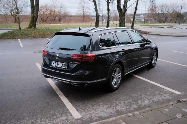 Brown Volkswagen Passat Alltrack 2017 in Kaunas, with an engine capacity of 1.97 L and mileage of 132 thousand km for 16600 €, photo 5 on AUTOMOTO.COM.LV