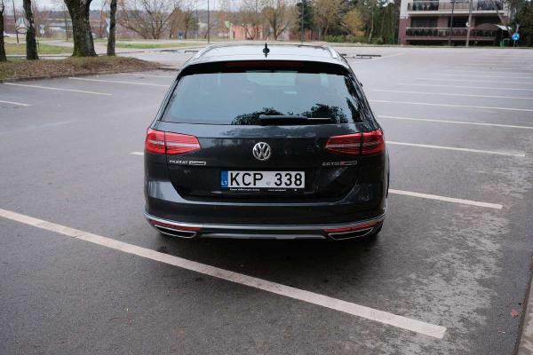 Brown Volkswagen Passat Alltrack 2017 in Kaunas, with an engine capacity of 1.97 L and mileage of 132 thousand km for 16600 €, photo 6 on AUTOMOTO.COM.LV