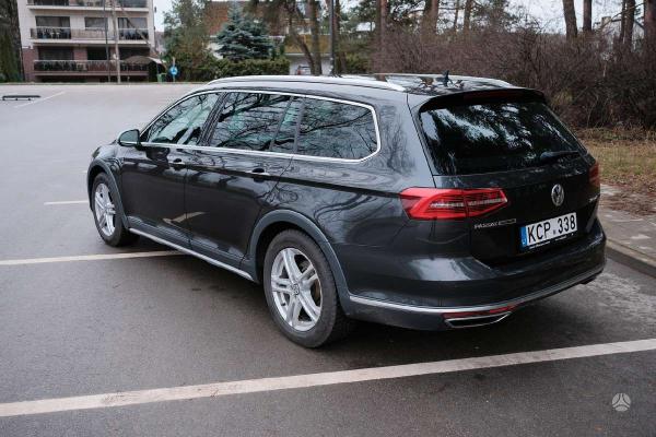 Brown Volkswagen Passat Alltrack 2017 in Kaunas, with an engine capacity of 1.97 L and mileage of 132 thousand km for 16600 €, photo 7 on AUTOMOTO.COM.LV