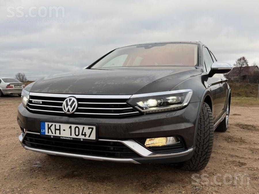 Brown Volkswagen Passat Alltrack 2017 in Daugavpils, with an engine capacity of 2.00 L and mileage of 105 thousand km for 20950 €, photo 1 on AUTOMOTO.COM.LV