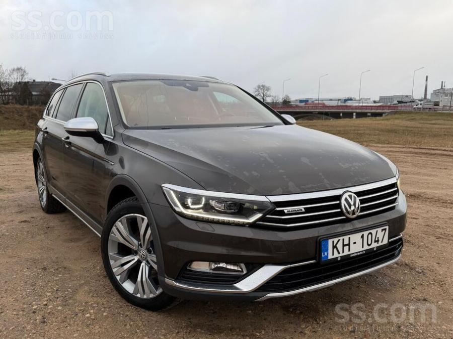 Brown Volkswagen Passat Alltrack 2017 in Daugavpils, with an engine capacity of 2.00 L and mileage of 105 thousand km for 20950 €, photo 3 on AUTOMOTO.COM.LV