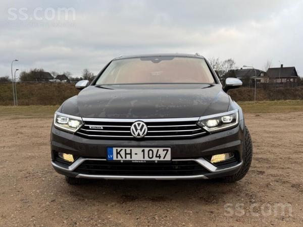 Brūns Volkswagen Passat Alltrack 2017 Daugavpils, ar dzinēja tilpumu 2.00 L un nobraukumu 105 tūkst. km par 20950 €, foto 2 vietnē AUTOMOTO.COM.LV