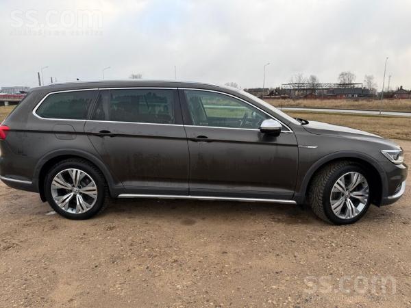 Brūns Volkswagen Passat Alltrack 2017 Daugavpils, ar dzinēja tilpumu 2.00 L un nobraukumu 105 tūkst. km par 20950 €, foto 4 vietnē AUTOMOTO.COM.LV
