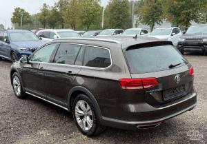 Brūns Volkswagen Passat Alltrack 2018 Kauņa, ar dzinēja tilpumu 2.00 L un nobraukumu 180 tūkst. km par 14950 €, foto 4 vietnē AUTOMOTO.COM.LV