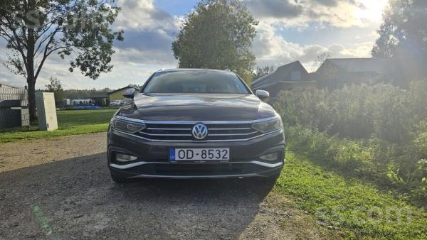 Volkswagen Passat Alltrack 2019 in Riga on AUTOMOTO.COM.LV Brown Volkswagen Passat Alltrack 2019 in Riga, with an engine capacity of 2.00 L and mileage of 193 thousand km for 16950 €, photo 3 on AUTOMOTO.COM.LV