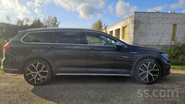 Volkswagen Passat Alltrack 2019 in Riga on AUTOMOTO.COM.LV Brown Volkswagen Passat Alltrack 2019 in Riga, with an engine capacity of 2.00 L and mileage of 193 thousand km for 16950 €, photo 4 on AUTOMOTO.COM.LV