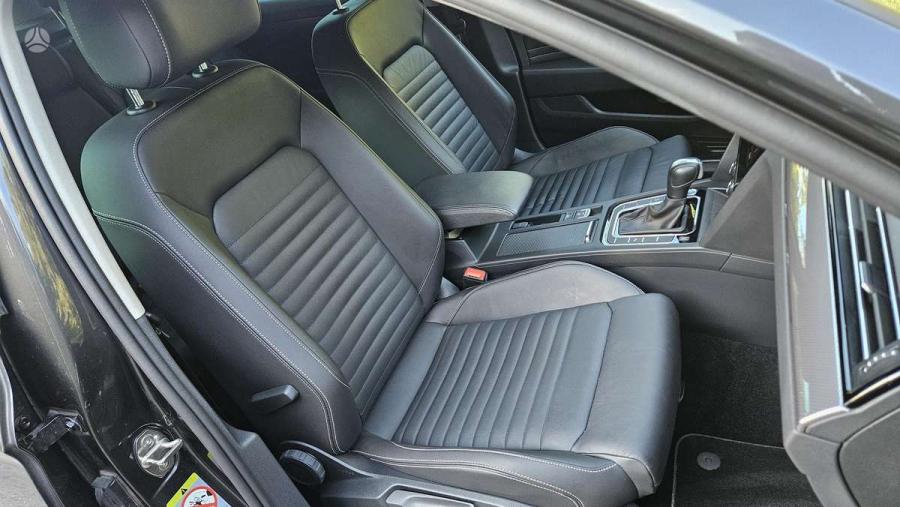 Brūns Volkswagen Passat Alltrack 2020 Elektrėnai, ar dzinēja tilpumu 1.97 L un nobraukumu 196 tūkst. km par 19300 €, foto 21 vietnē AUTOMOTO.COM.LV