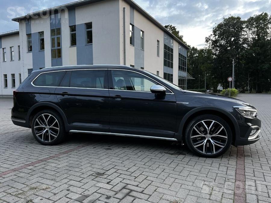 Brown Volkswagen Passat Alltrack 2020 in Riga, with an engine capacity of 2.00 L and mileage of 210 thousand km for 17000 €, photo 4 on AUTOMOTO.COM.LV