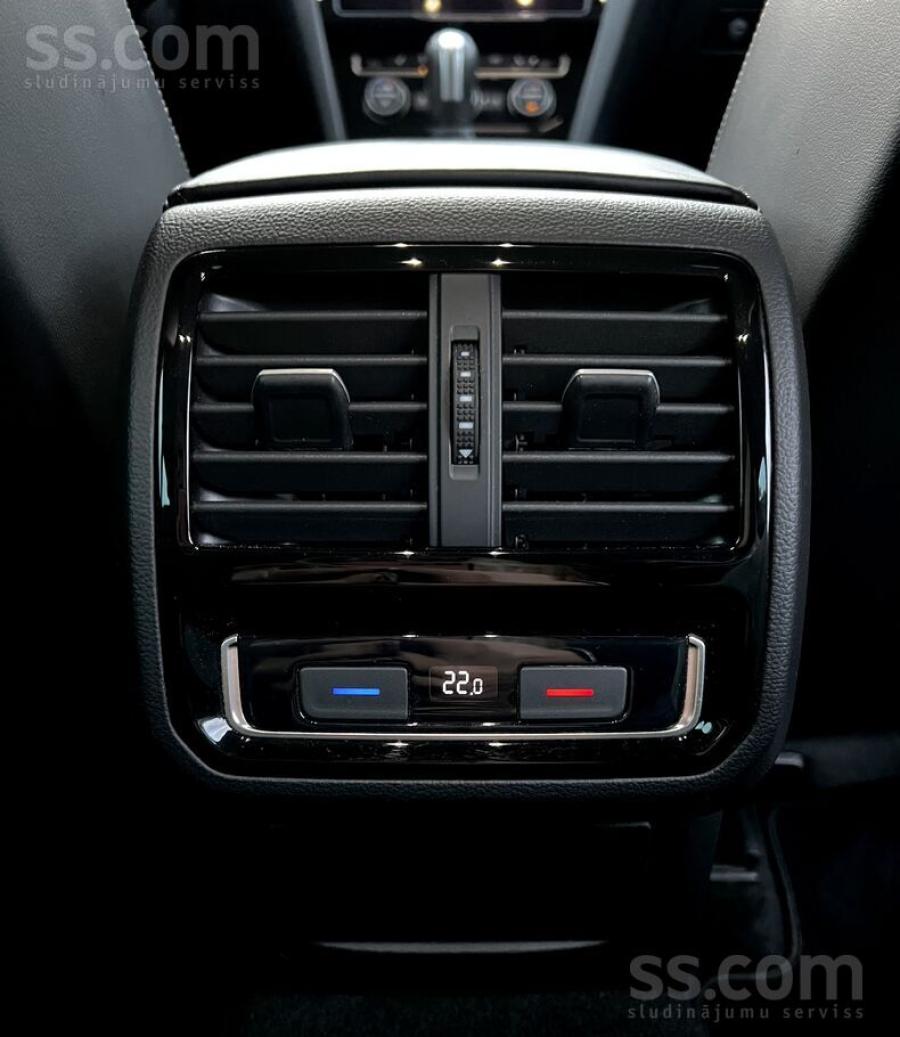 Brown Volkswagen Passat Alltrack 2020 in Riga, with an engine capacity of 2.00 L and mileage of 210 thousand km for 17000 €, photo 6 on AUTOMOTO.COM.LV